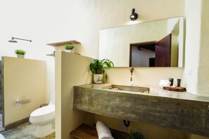 Quarto casal econômico, 1 cama de casal, para não fumantes | Banheiro | Chuveiro, produtos de toalete grátis, secador de cabelo 