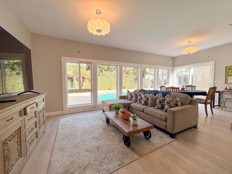 Amazing Pool House Walk To Disneyland And Convention Center - 애너하임