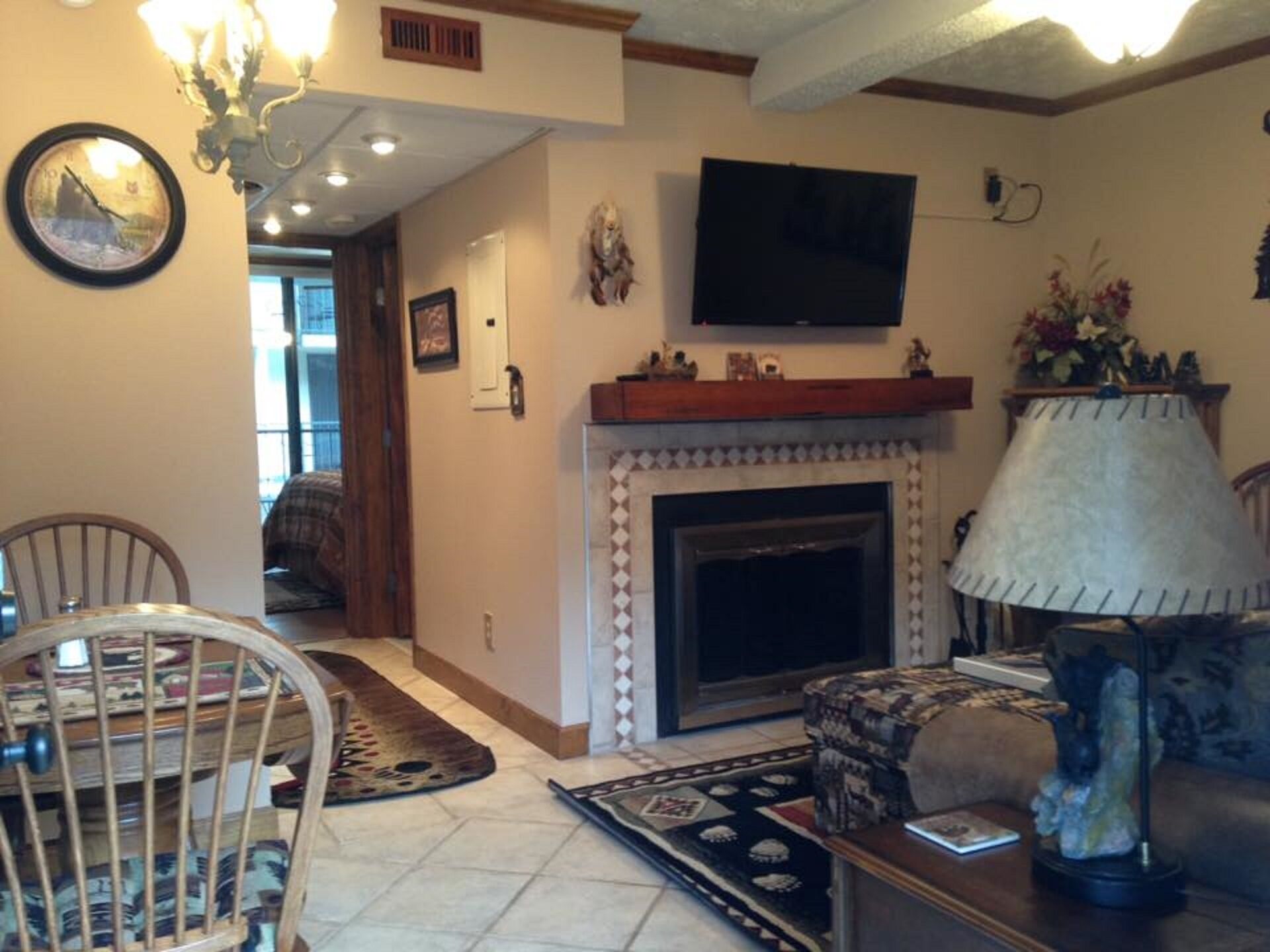 Condo Acogedor En El Centro !! A Pie De La Ciudad !! ¡Piscina Interior! ¡¡Bañera De Hidromasaje!! - Gatlinburg, TN