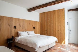 Quarto Deluxe, 1 cama queen-size | Comodidade do quarto