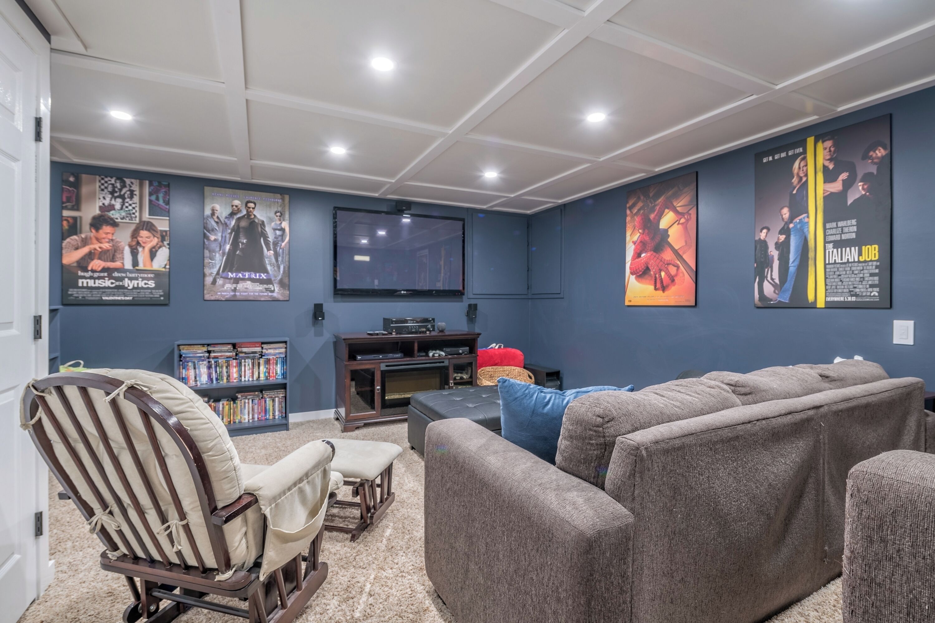 One Of A Kind Upscale Home W/laundry, Private Hot Tub, Media Room & Pet Friendly - British Columbia