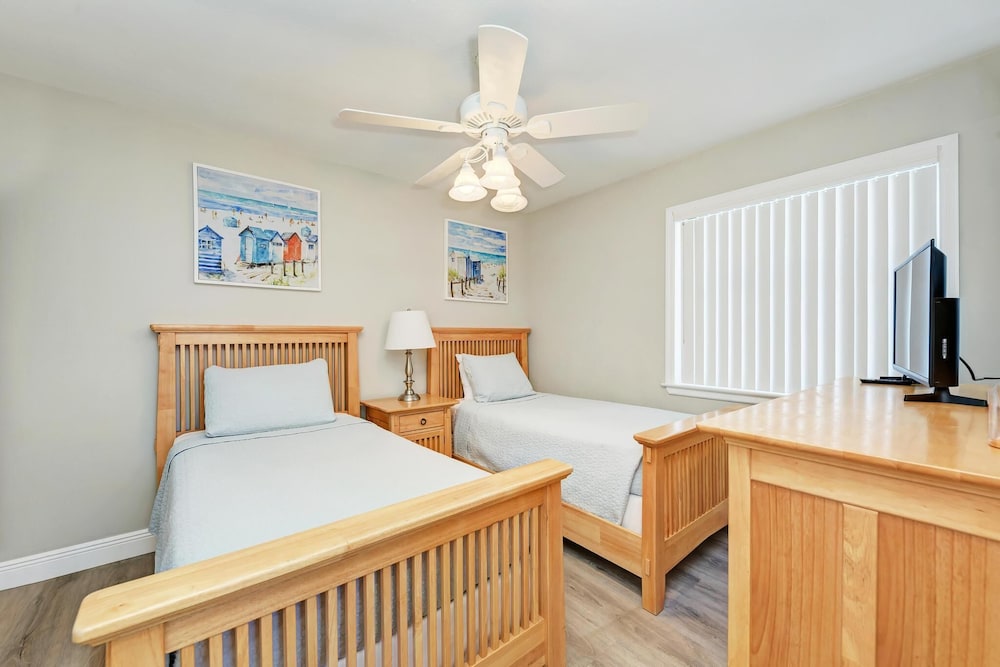 Castnetter Beach Resort 6 - Anna Maria Island, FL