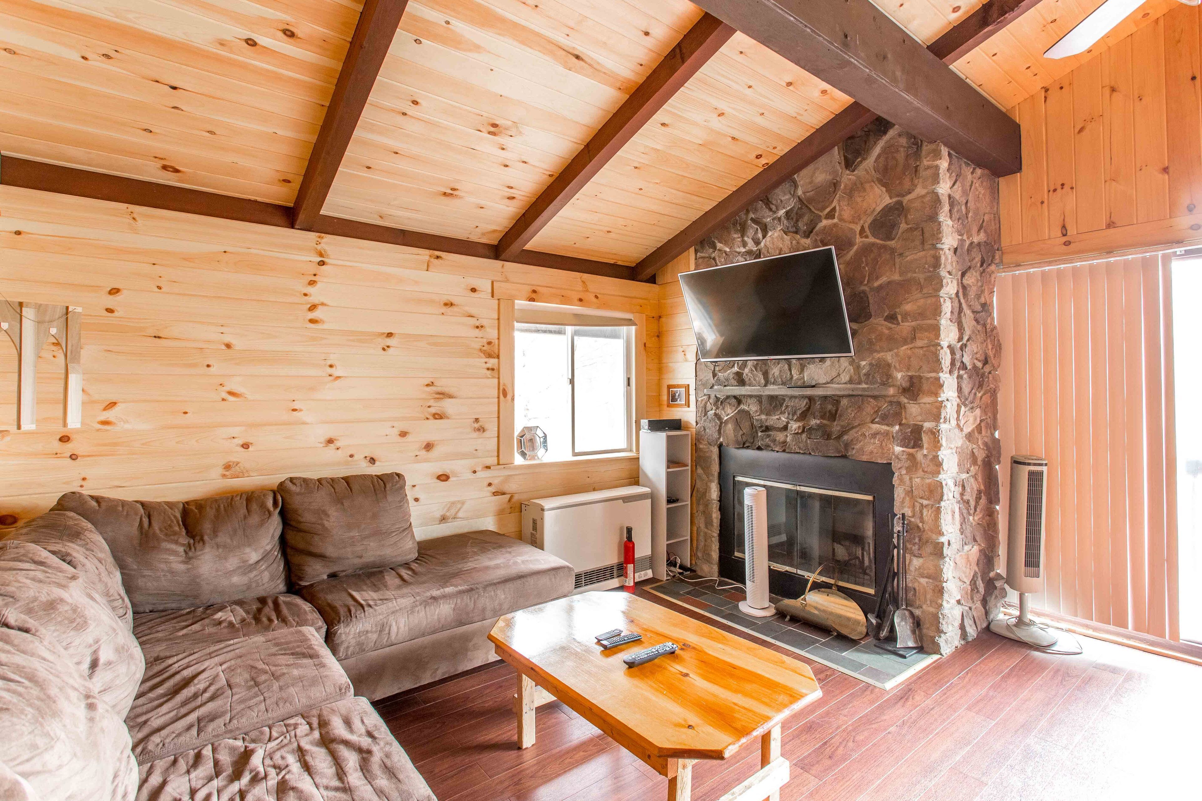 Log Home With Outdoor Hotube Walking Distance To Hunter Mt - Hunter Mountain, NY
