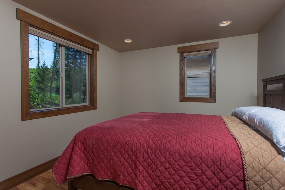 Beautiful Chalet With Mountain Views, Located 1 Mile From Glacier National Park - Glacier National Park