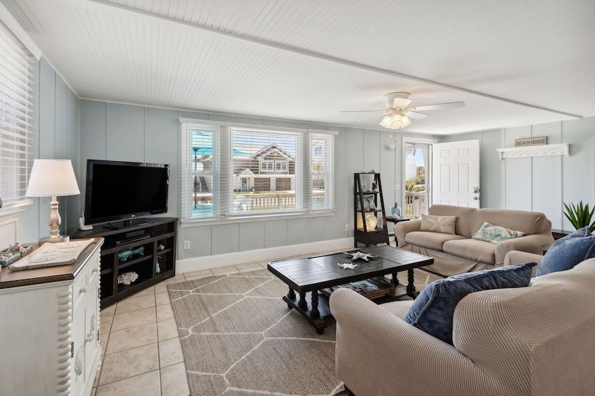 Quintessential Beach Cottage, Steps From The Ocean, & We Love Pets! - Fernandina Beach, FL