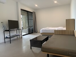 Deluxe Double Room with Sea View | Cofres nos quartos, escrivaninha, Wi-Fi de cortesia, roupa de cama