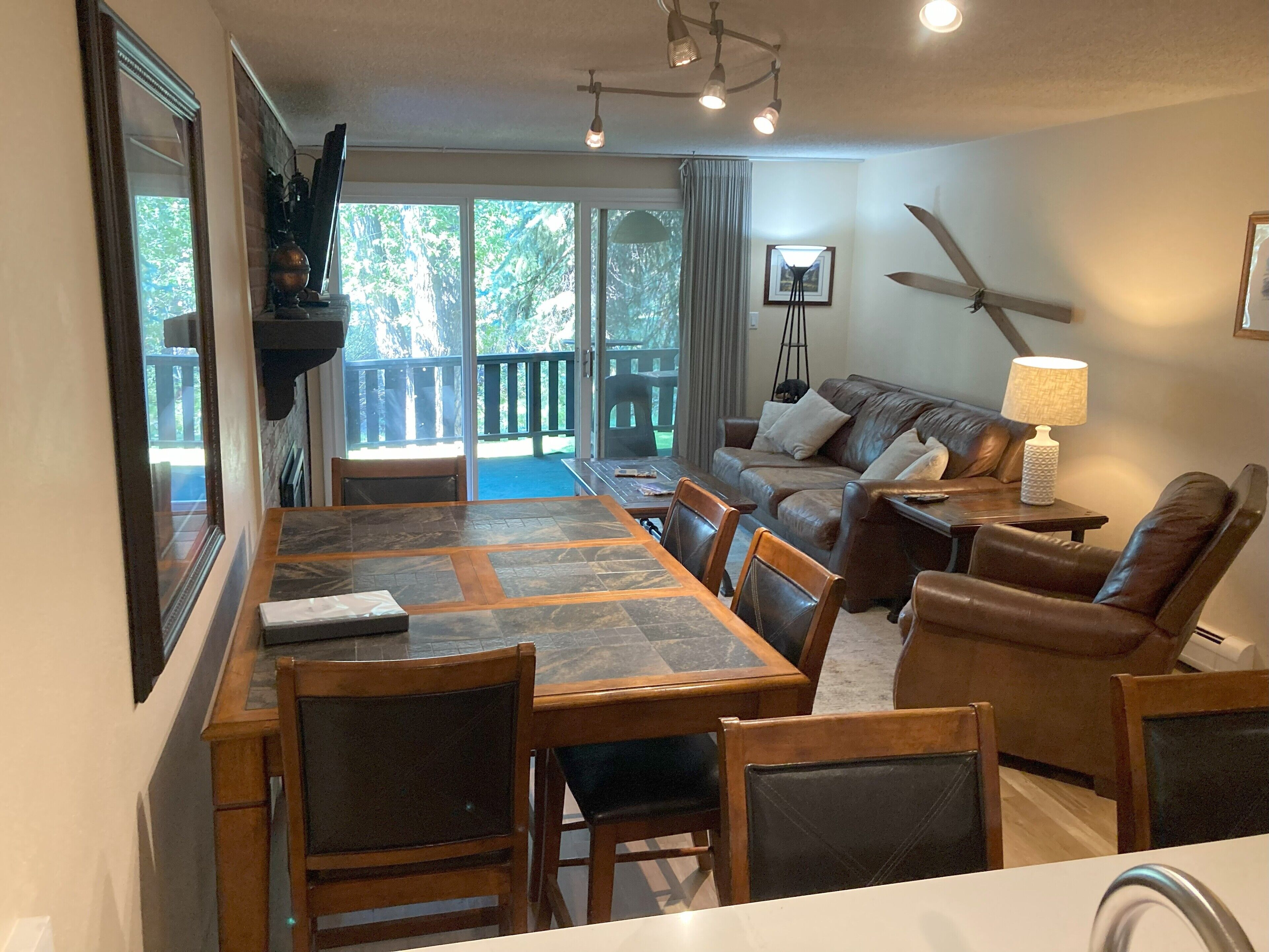 Newly Remodeled Condo Minutes From Vail Mountain - Vail, CO