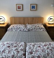 Quarto Duplo Comfort | Secretária, cortinas/cortinados opacos, Wi-fi grátis 