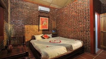 Quarto casal superior | Frigobar, escrivaninha, Wi-Fi de cortesia, roupa de cama