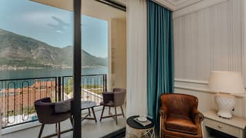 Minibar, cofre no quarto, com decoração personalizada