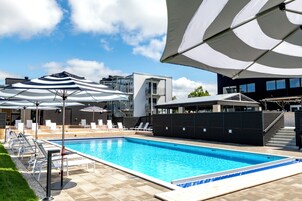 Piscina exterior sazonal