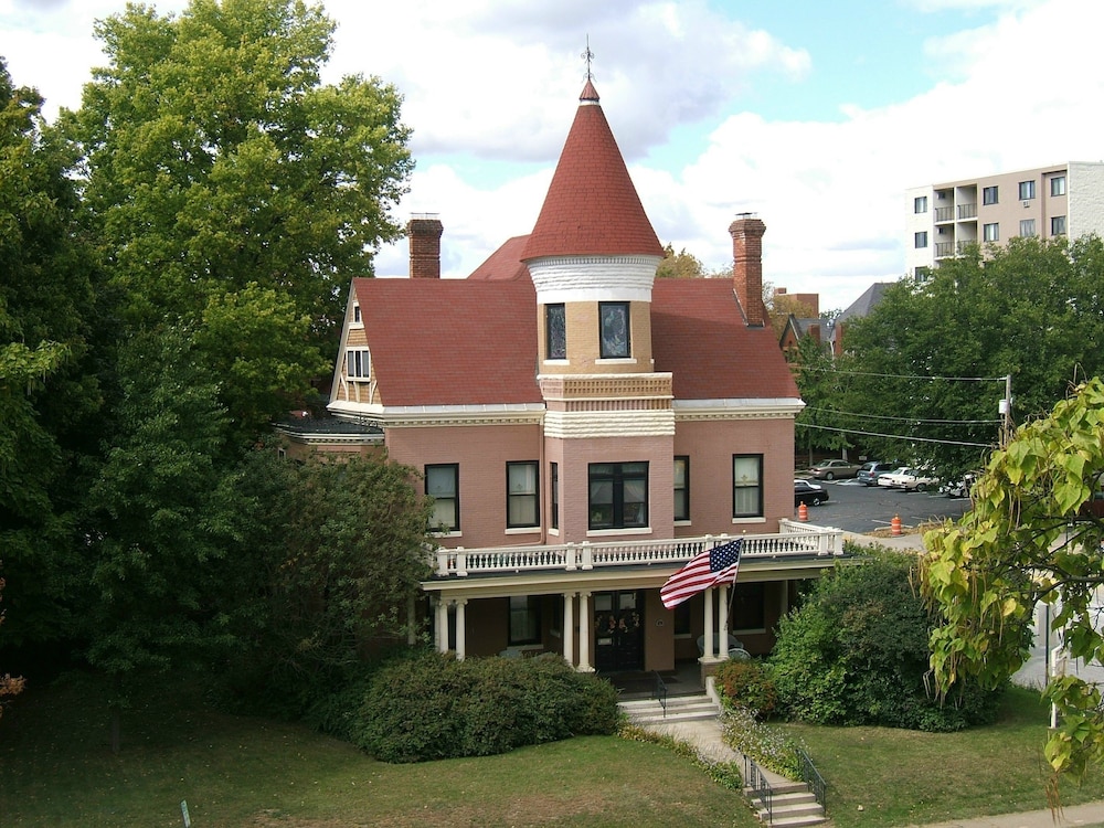 Victorian Inn B&b - Davenport, IA