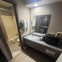 Quarto Duplo, 2 camas de casal, não fumadores | Secretária, cortinas/cortinados opacos, ferro/tábua de engomar 