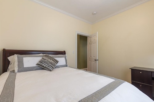 Beautiful Luxury 3br / 2ba Parking In Boston Brookline Exceptional Location! - Brookline, MA