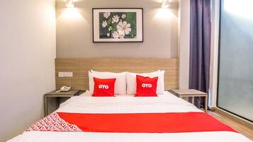 Quarto casal standard, 1 cama Queen | Escrivaninha, Wi-Fi de cortesia, roupa de cama