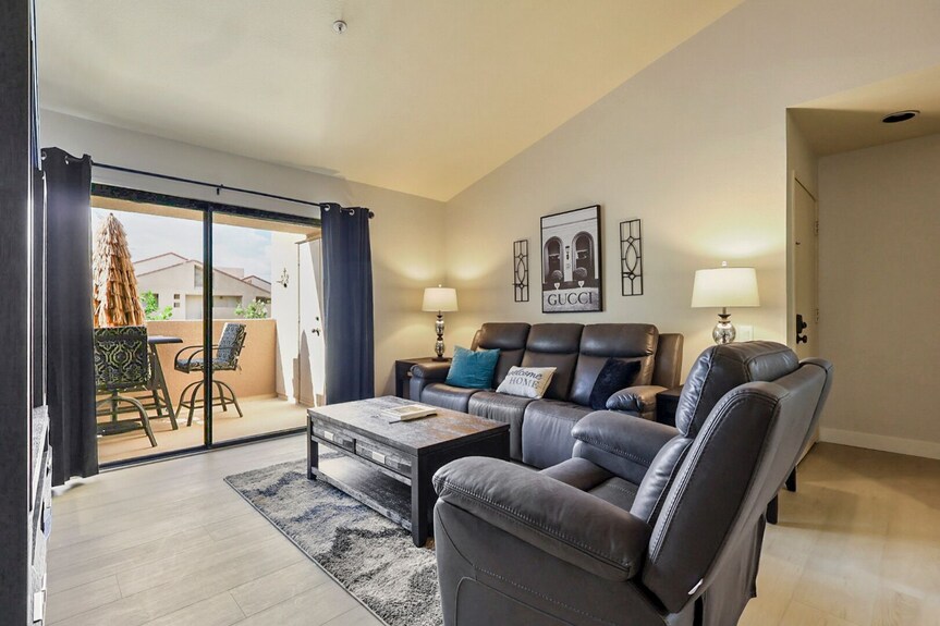 Upper Beautiful Downtown Palm Springs Condo Steps From Casino, And Downtown Ps - Palm Springs, CA