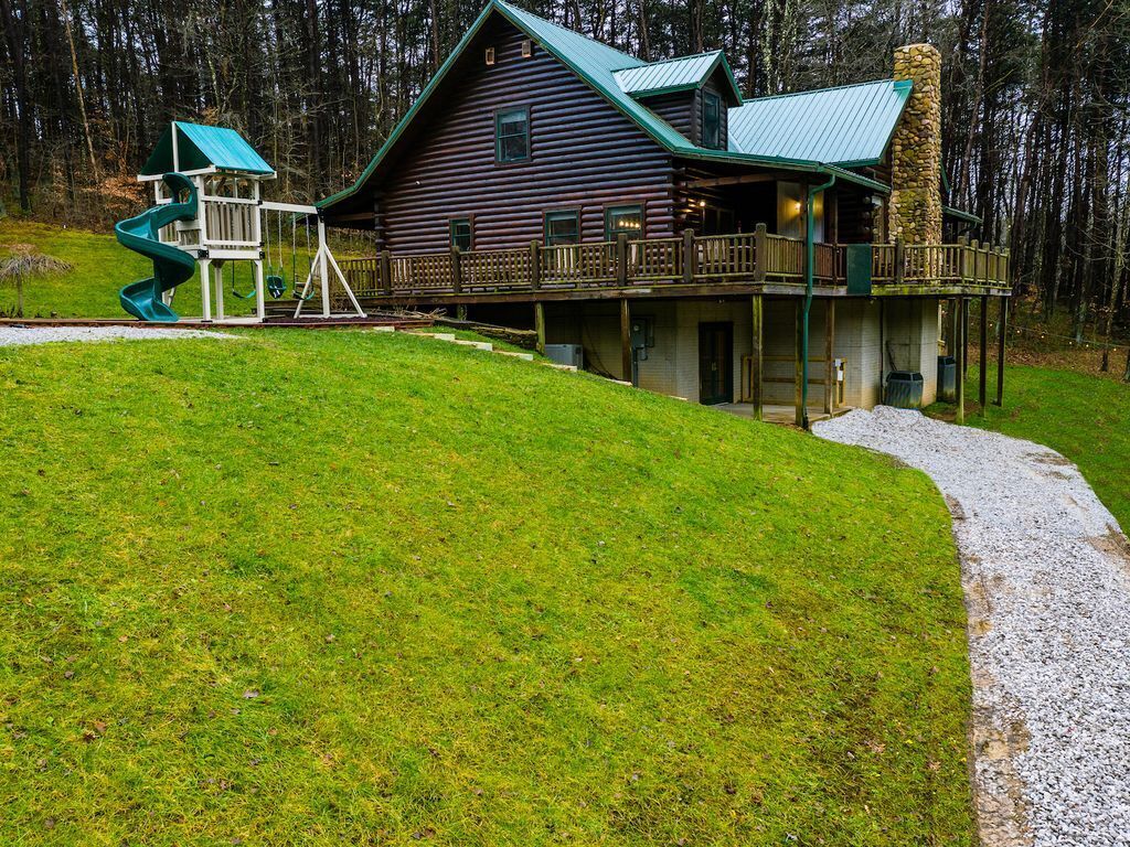 The Lodge: Sleeps 23 - Hot Tub, Fire Pit, Game Room - Hocking County ...