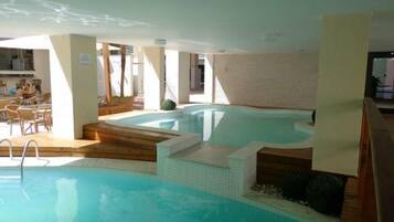 Apartamento, 1 cama de casal e sofá-cama, não fumadores | Piscina | Piscina interior, 2 piscinas exteriores