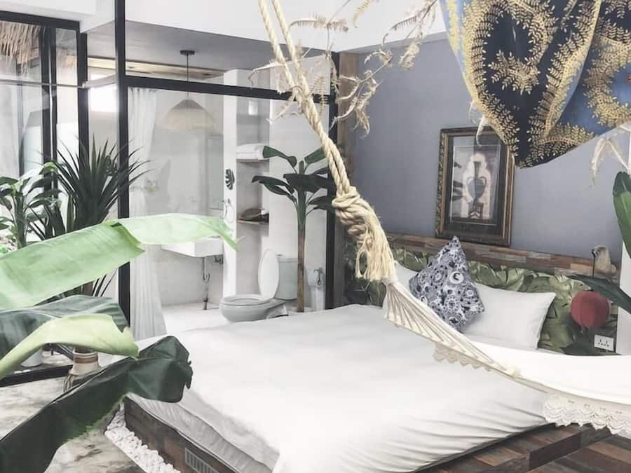 Com decoração personalizada, com mobília individualizada