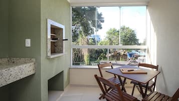 Apartamento, várias camas, não fumadores | Restaurantes