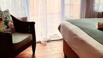 Quarto Triplo Standard | Roupa de alta qualidade, cofre no quarto, ferro/tábua de engomar