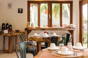 Pequeno-almoço tipo buffet incluído 