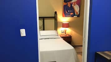 Suíte executiva, 1 cama King | Área de estar | TV de tela plana 50 polegadas com canais a cabo, TV
