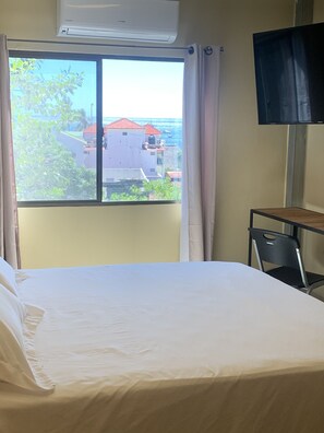 Quarto Exclusivo, 1 cama queen-size, não fumadores, vista para a baía | Roupa hipoalergénica, camas de colchão Tempur-Pedic 