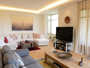 Villa, 6 quartos, piscina privativa | Sala de estar | Smart TV, lareira, ténis de mesa 