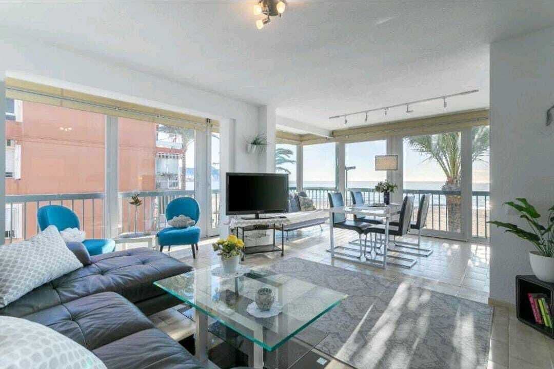Apartamento Reformado Con Plazas De Aparcamiento Directamente En El Patio. - Benidorm