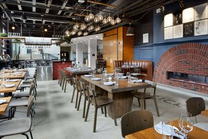2 restaurantes: servem pequenos-almoços, almoços, jantares e brunches