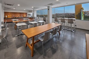 Café da manhã continental grátis todos os dias