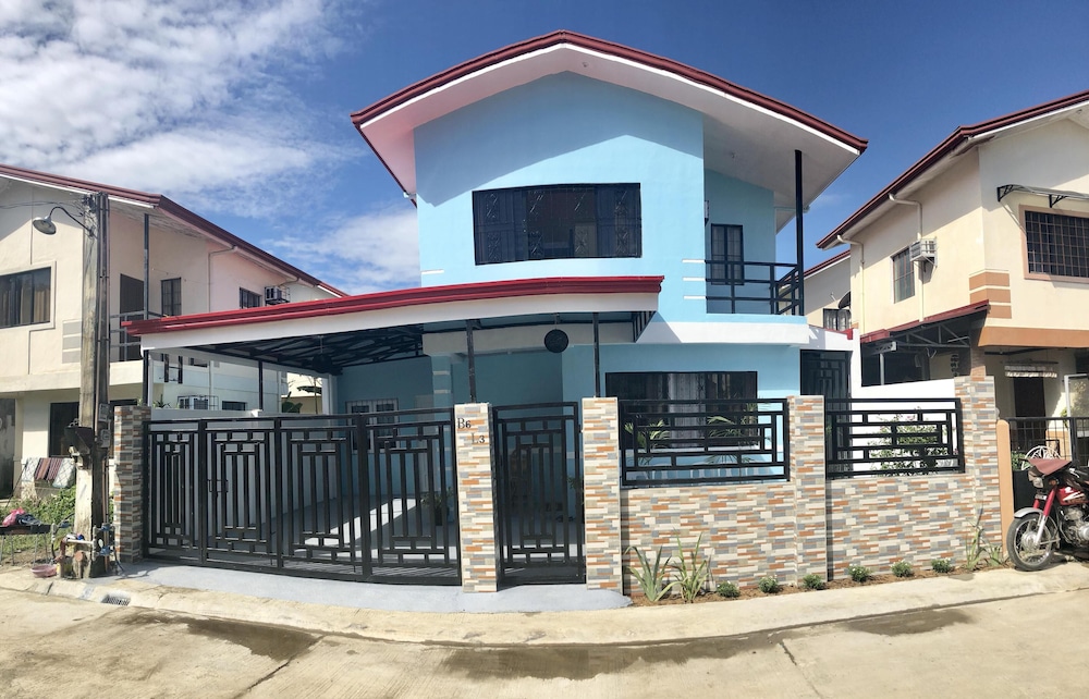 3 Bedroom, 3 Baths House In A Secured Subdivision - Puerto Princesa