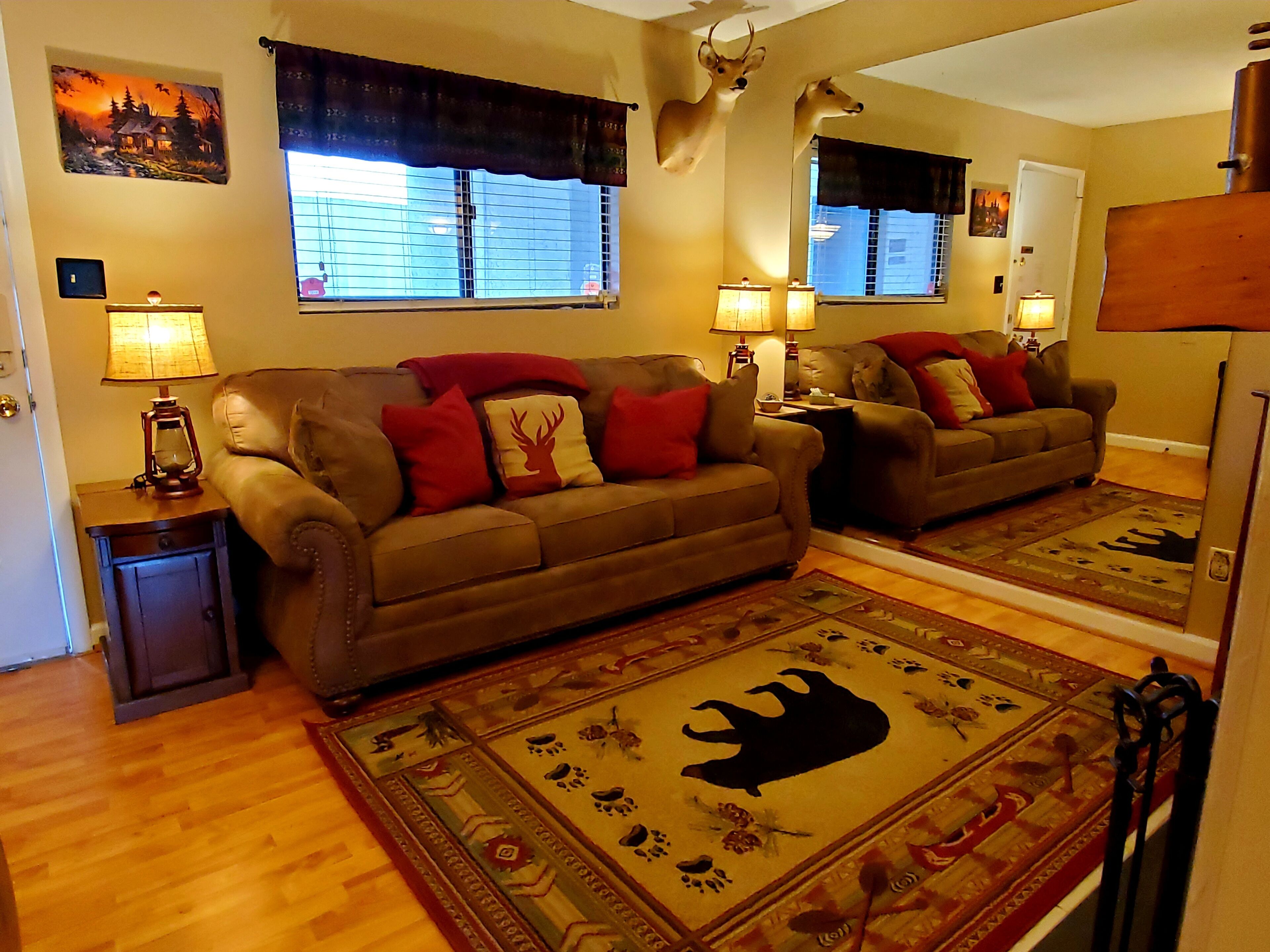 Downtown! Walk To Town & Ober! Fireplace! Indoor Heated Pool! Free Parking! - Gatlinburg, TN