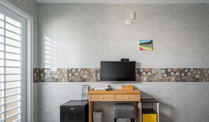 Quarto quádruplo standard, sacada | Escrivaninha, quartos à prova de som, Wi-Fi de cortesia, roupa de cama