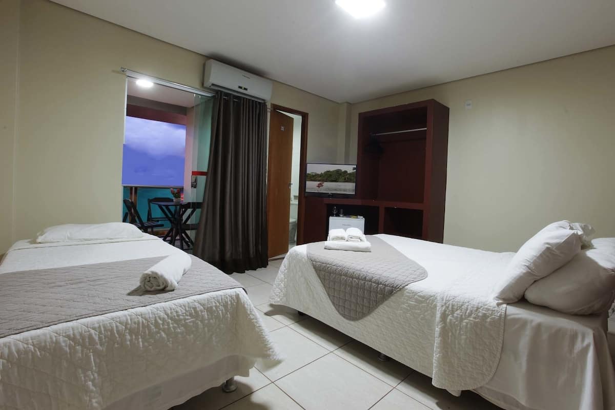 Quarto Duplo ou Twin | Minibar, secretária, cortinas/cortinados opacos, ferro/tábua de engomar