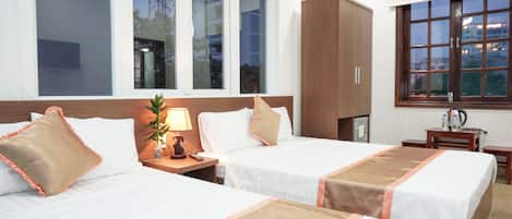 Quarto quádruplo luxo, 2 camas de casal | Vista do quarto