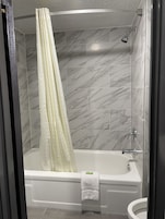 Chuveiro/banheira combinados, ducha de hidromassagem, secador de cabelo