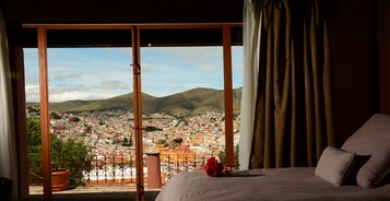 Quarto Clássico, 2 camas de casal, não fumadores, terraço (Valrhona) | Roupa de alta qualidade, edredões de penas, com decoração personalizada 