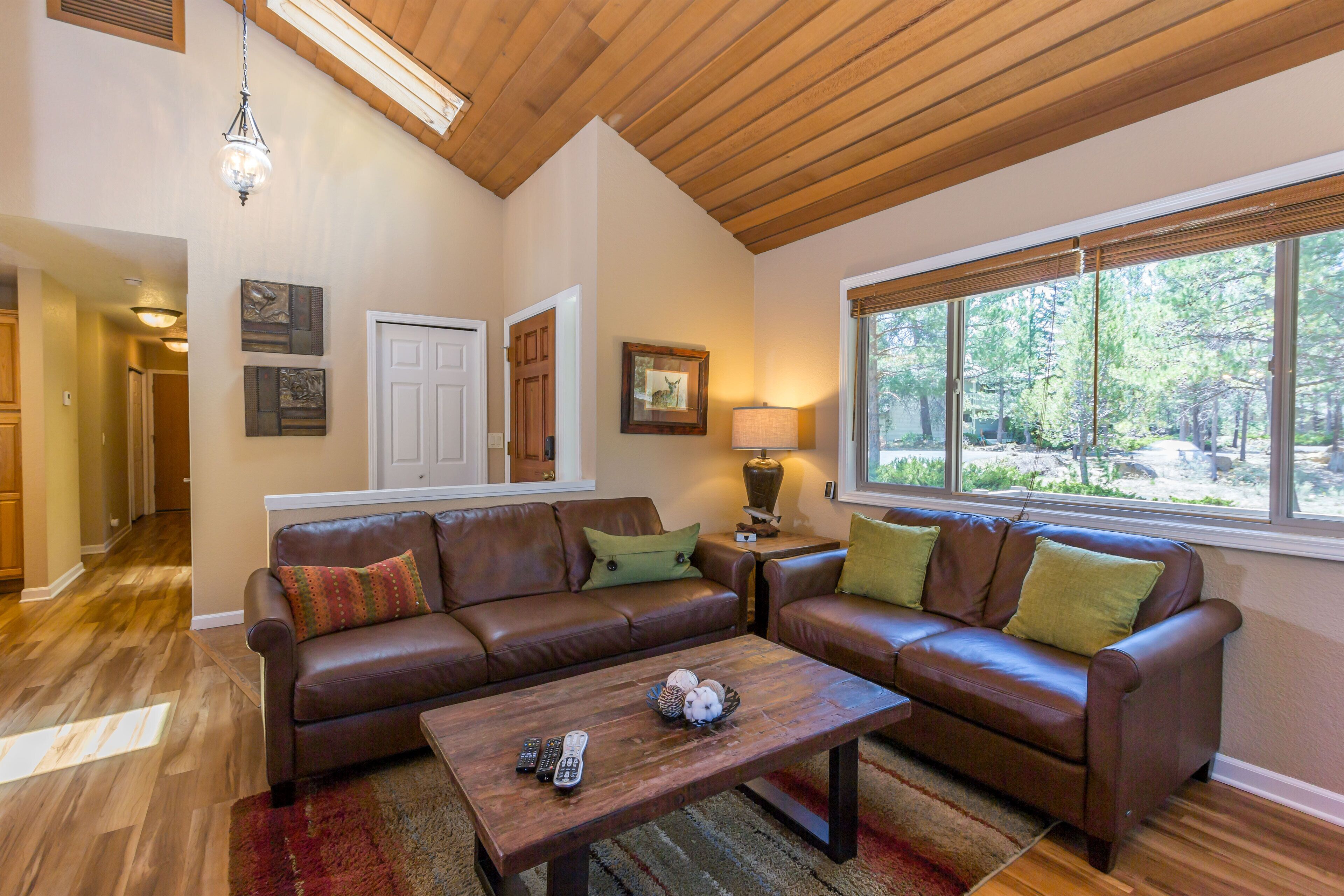 Rogu04 - Great For Families, Short Walk To Deschutes River, A/c, Bikes, Foosball - Sunriver, OR