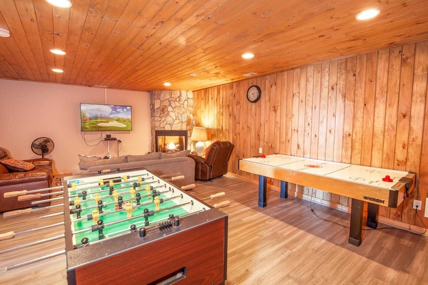 Large Cabin Sitting At 4,000 Feet Elevation - Mountain City, TN