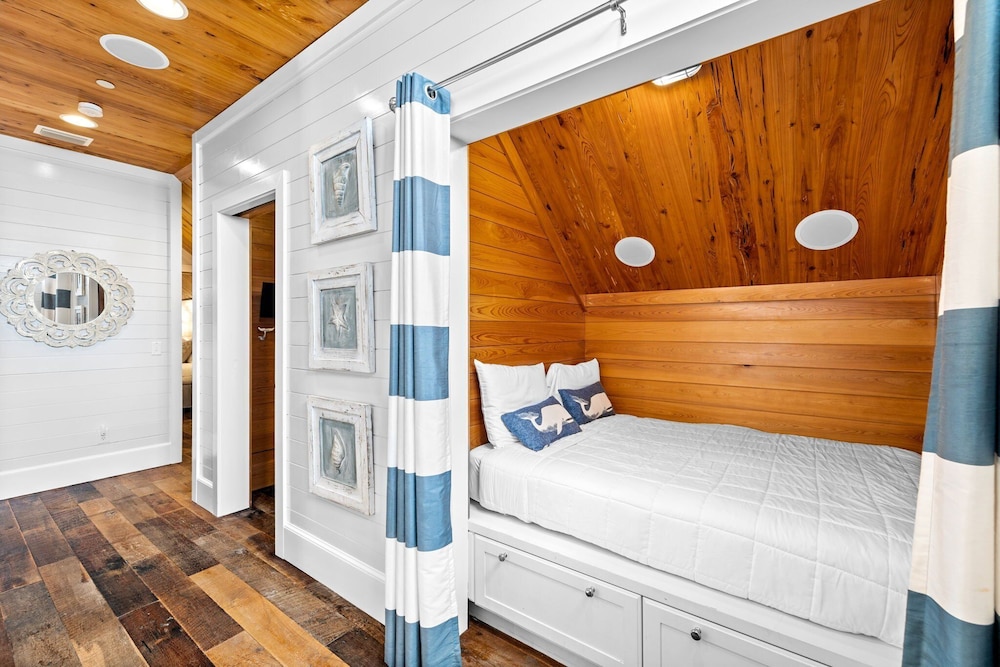 Providence Cottage In Rosemary Beach, 3rd Tier Home From Gulf With Gulf View - Rosemary Beach, FL