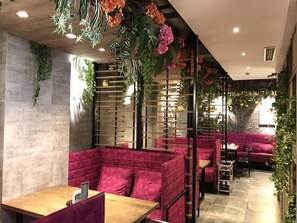 Pequenos-almoços, almoços e jantares servidos 