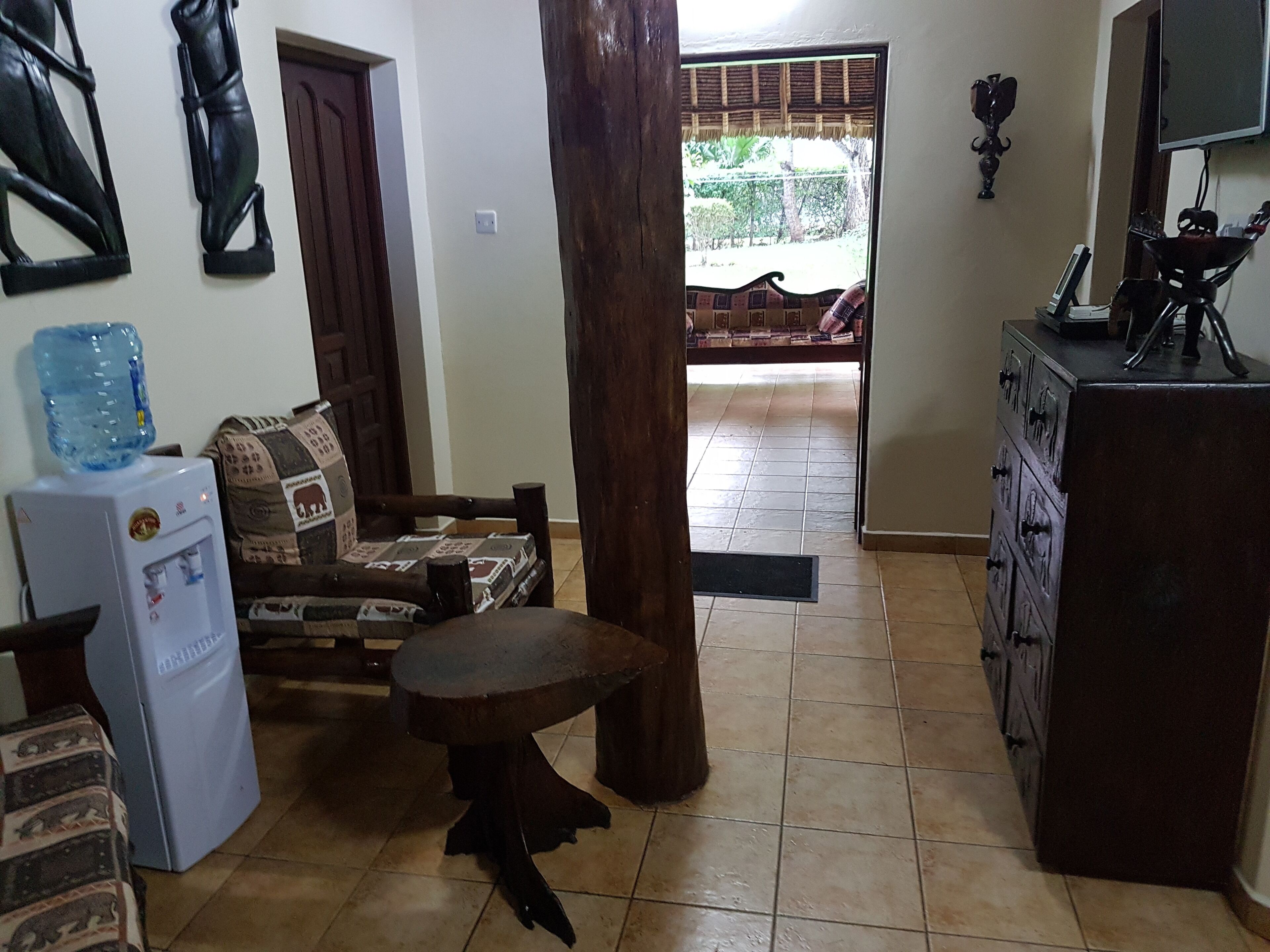 Villa Leomar: Exclusive Vacation Home With Pool & Garden, 350 M From The Beach - Diani Beach