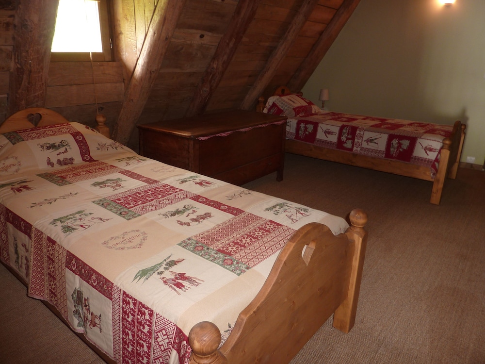 Campan Authentique Grange Au Toit De Chaume, Entièrement Rénovée, Grand Confort - Campan