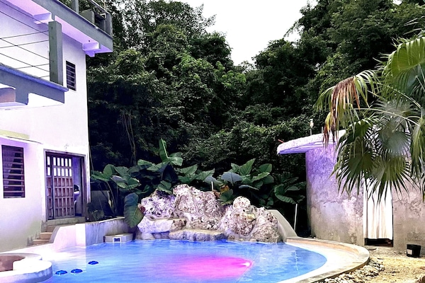 Piscina exterior, da(s) 6:00 à(s) 23:00, espreguiçadeiras