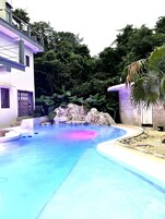 Piscina exterior, da(s) 6:00 à(s) 23:00, espreguiçadeiras 