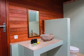 Casa de campo luxo, 1 cama King, vista para o mar | Pia do banheiro
