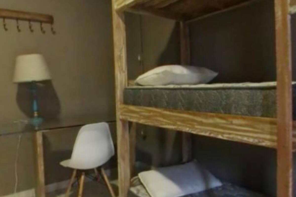 Dormitório Partilhado Comfort, 1 cama individual | Ferro/tábua de engomar, Wi-fi grátis, com decoração personalizada 
