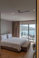 Suíte júnior, vista para o mar | Ferros/tábuas de passar roupa, Wi-Fi de cortesia, roupa de cama